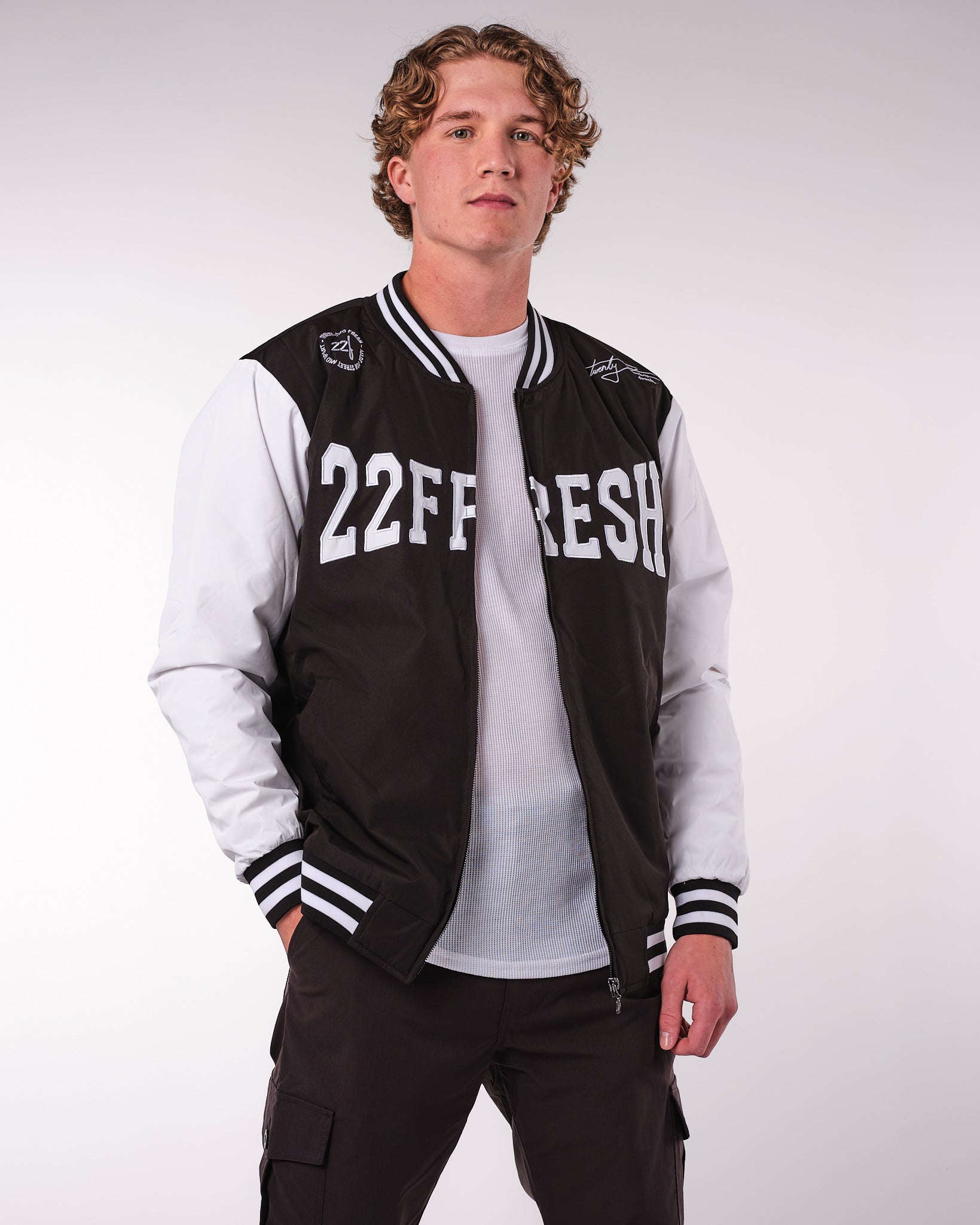 Title Fight Bomber – 22Fresh